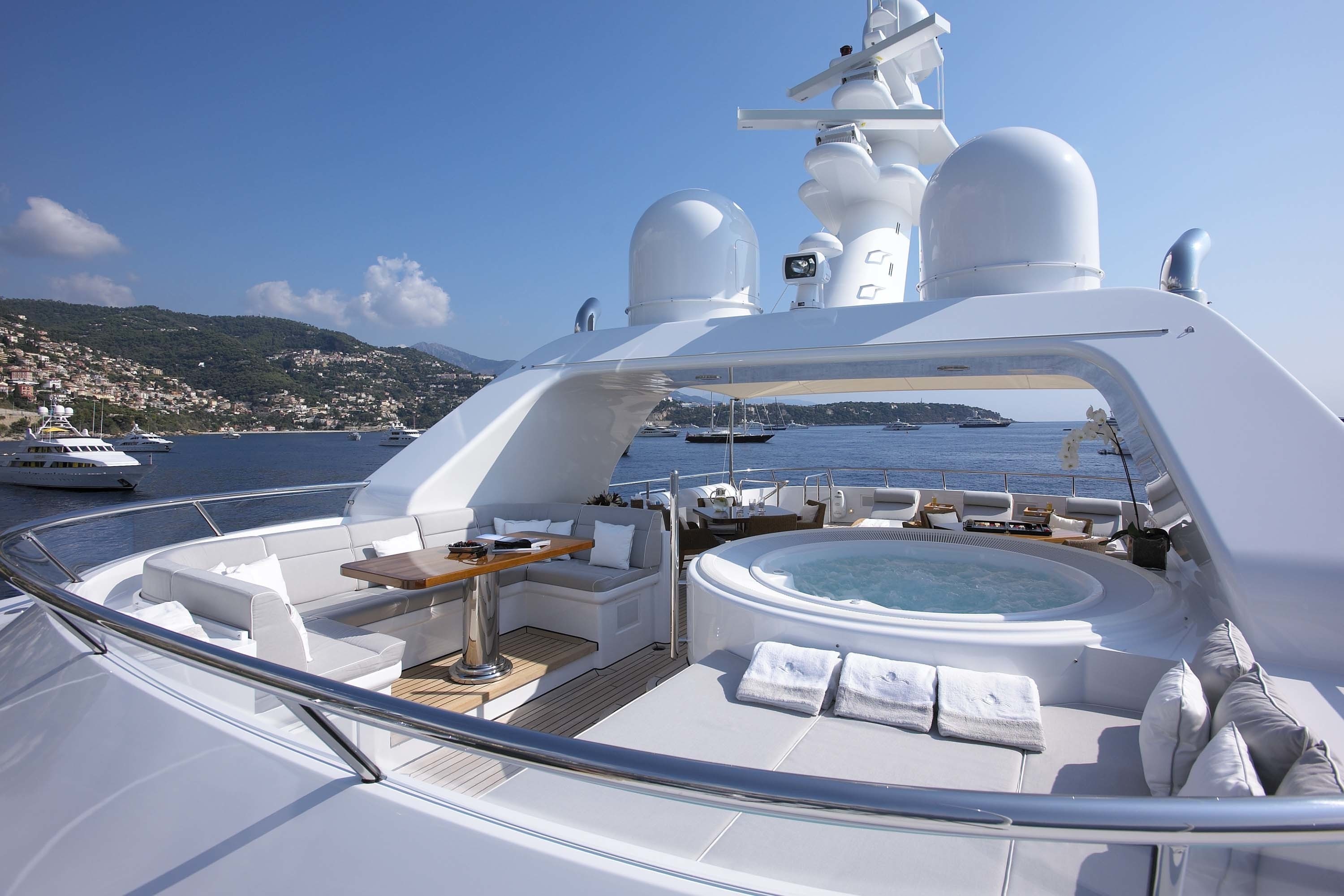 Yacht OCEAN MERCURY, Feadship | CHARTERWORLD Luxury Superyacht Charters